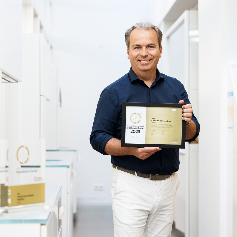 'All on 4' award uitgereikt aan tandarts-implantoloog Daniël Vos ...